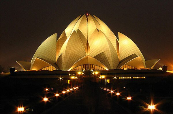 The Lotus Temple, Delhi: A Blooming Marvel of Modern Architecture and ...